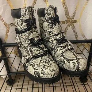 Qupid | Shoes | Womens Qupid Tressa Stone And Black Snake Skin Boot ...